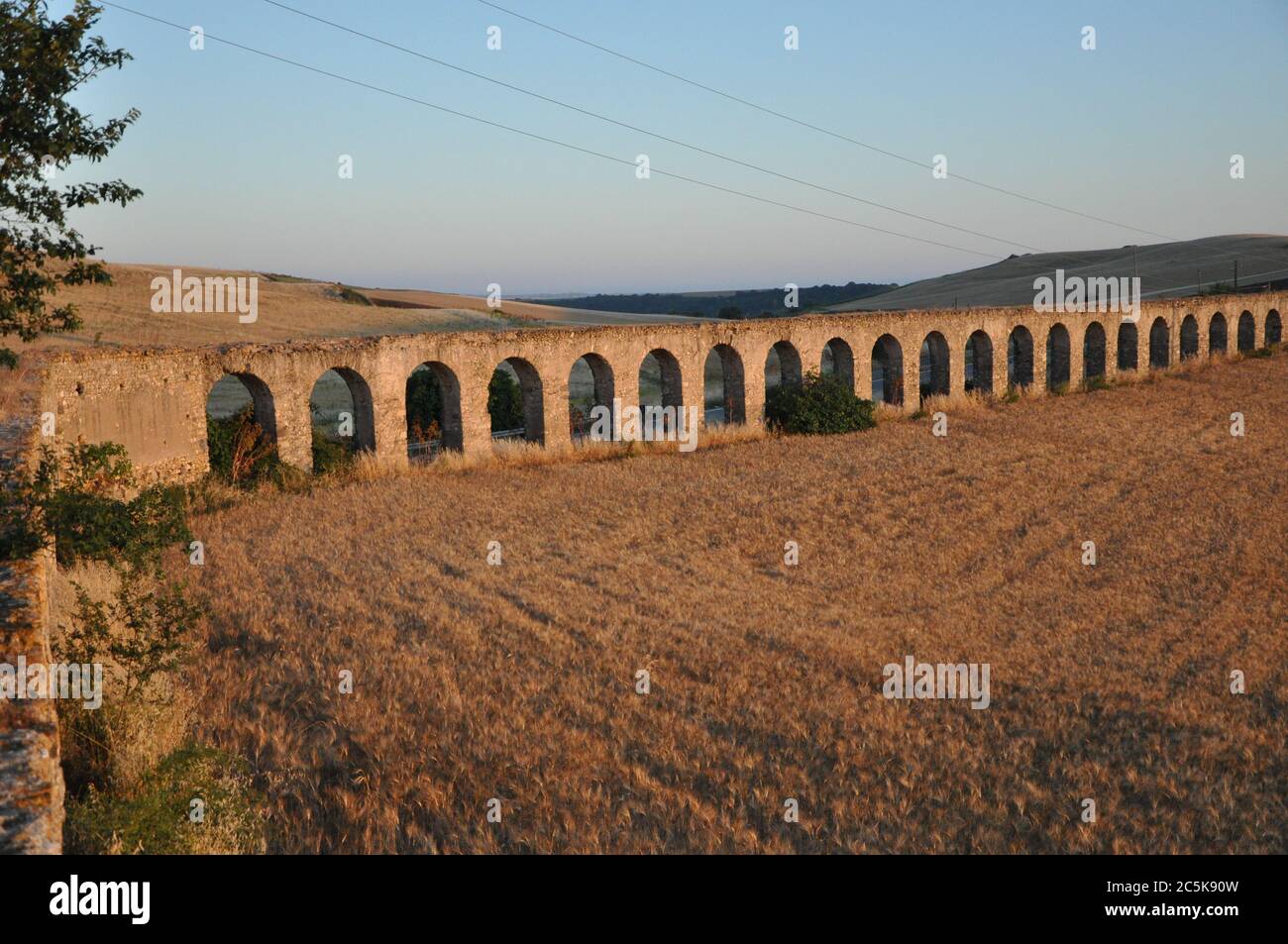 Acquedotto romano italia hi-res stock photography and images - Alamy