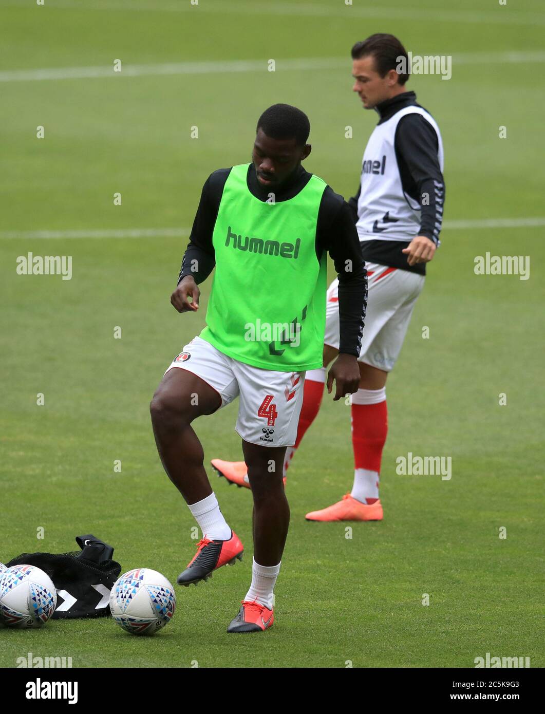 Charlton athletics deji oshilaja warms up prior hi-res stock photography and images - Alamy