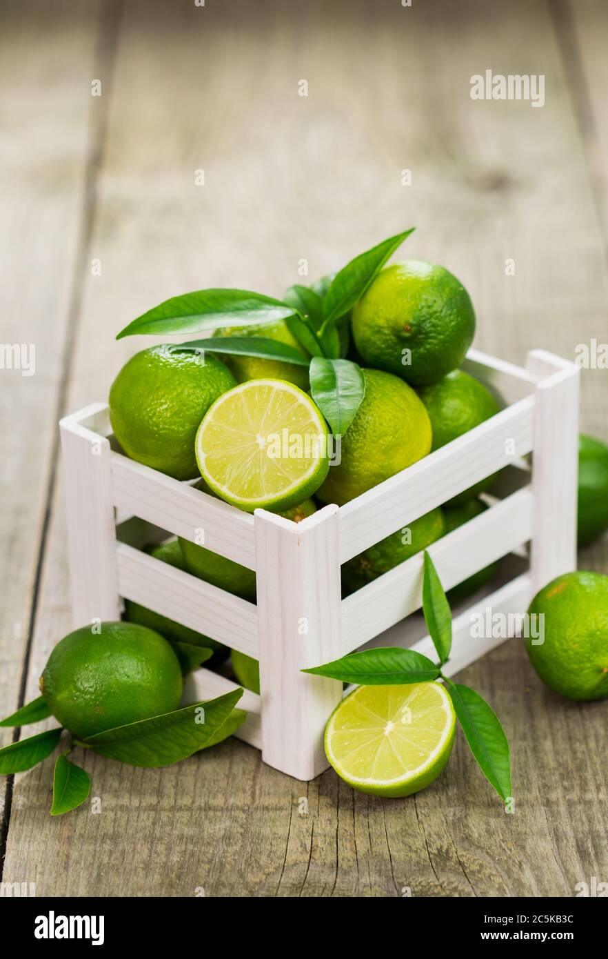 Limes in crate hi-res stock photography and images - Alamy