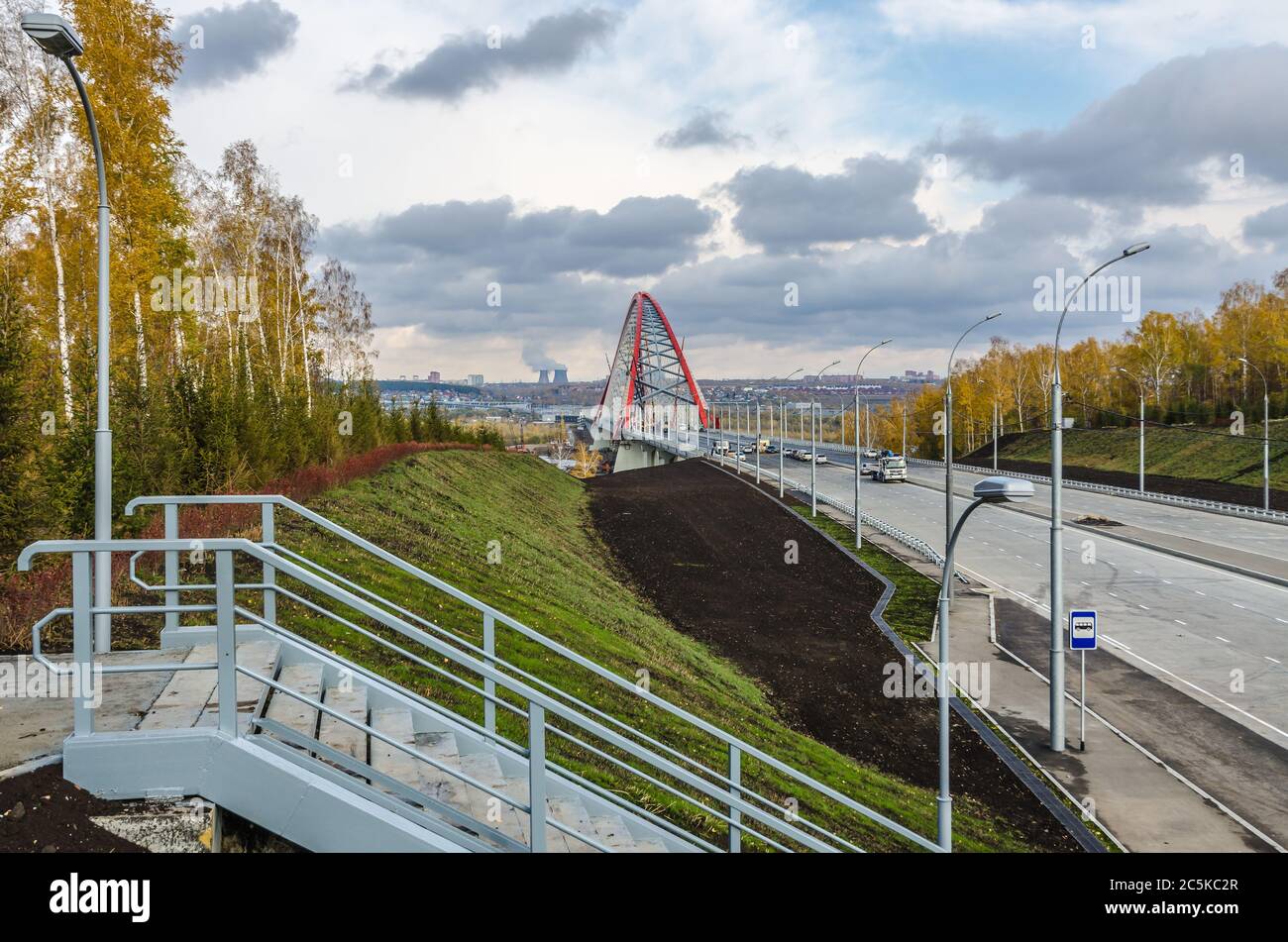 Construction of arch bridge in Novosibirsk, Russia Stock Photo - Alamy