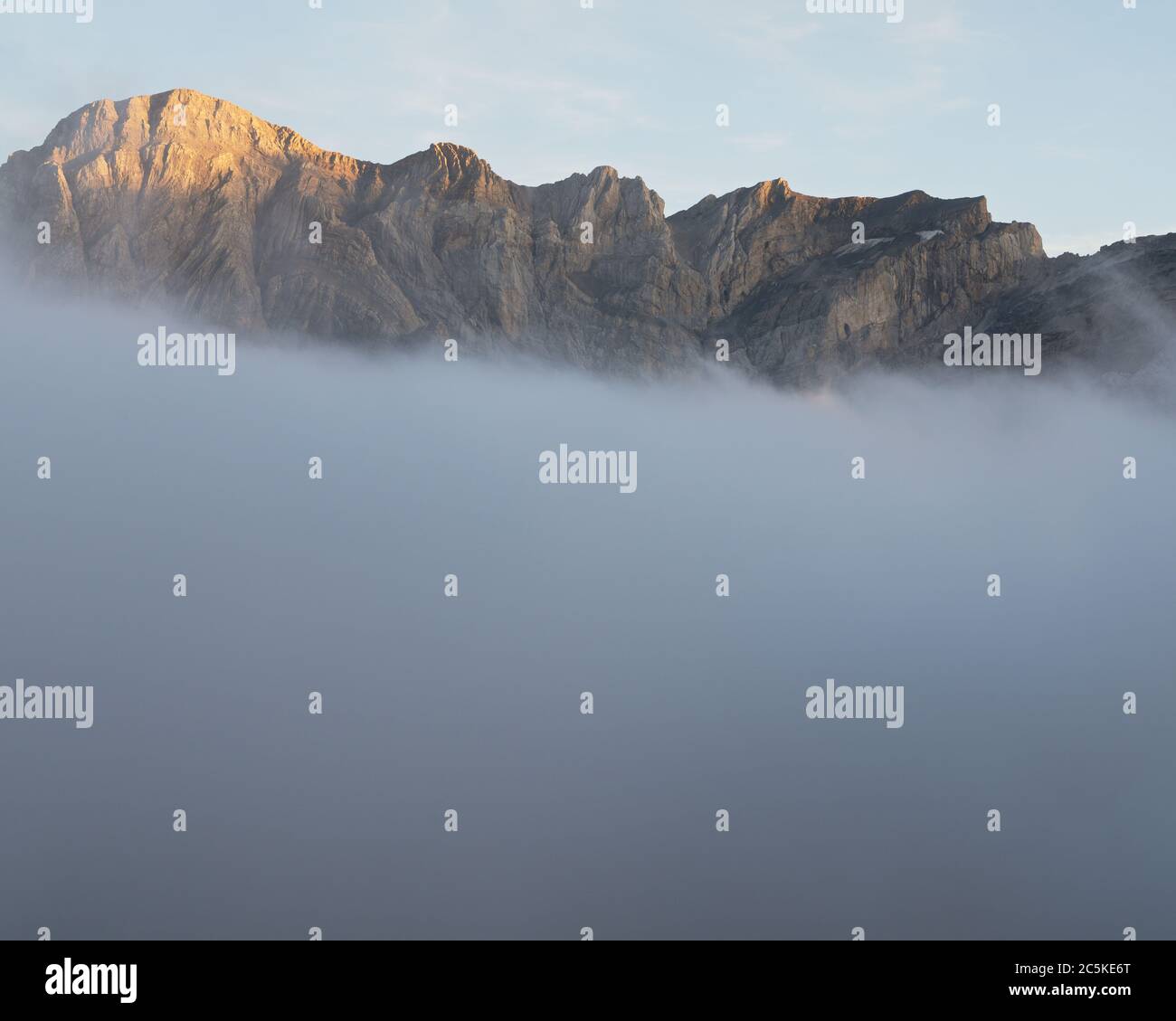 Pic de tentes hi-res stock photography and images - Alamy