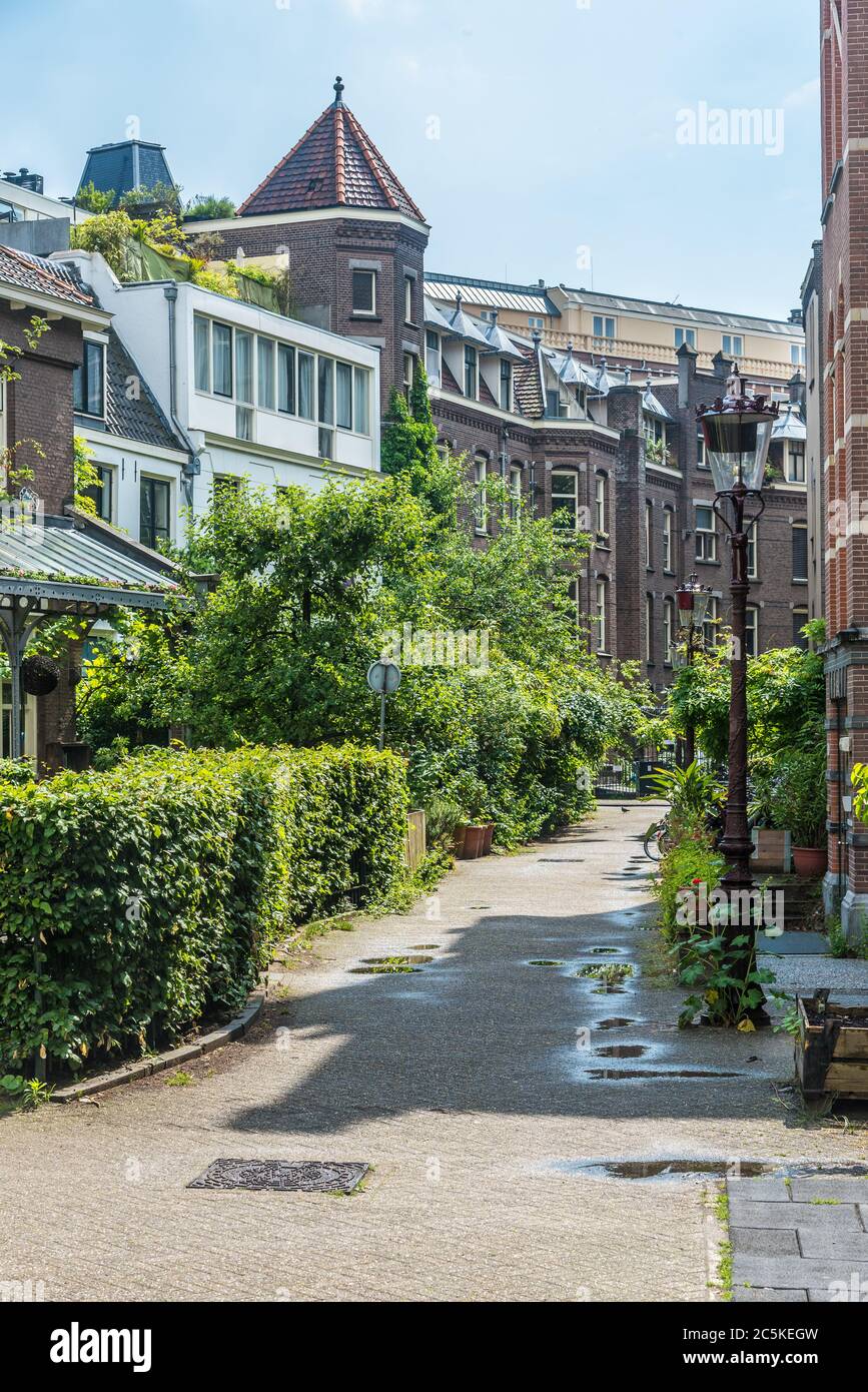 Tile roof and the house in Amsterdam Stock Photo - Alamy