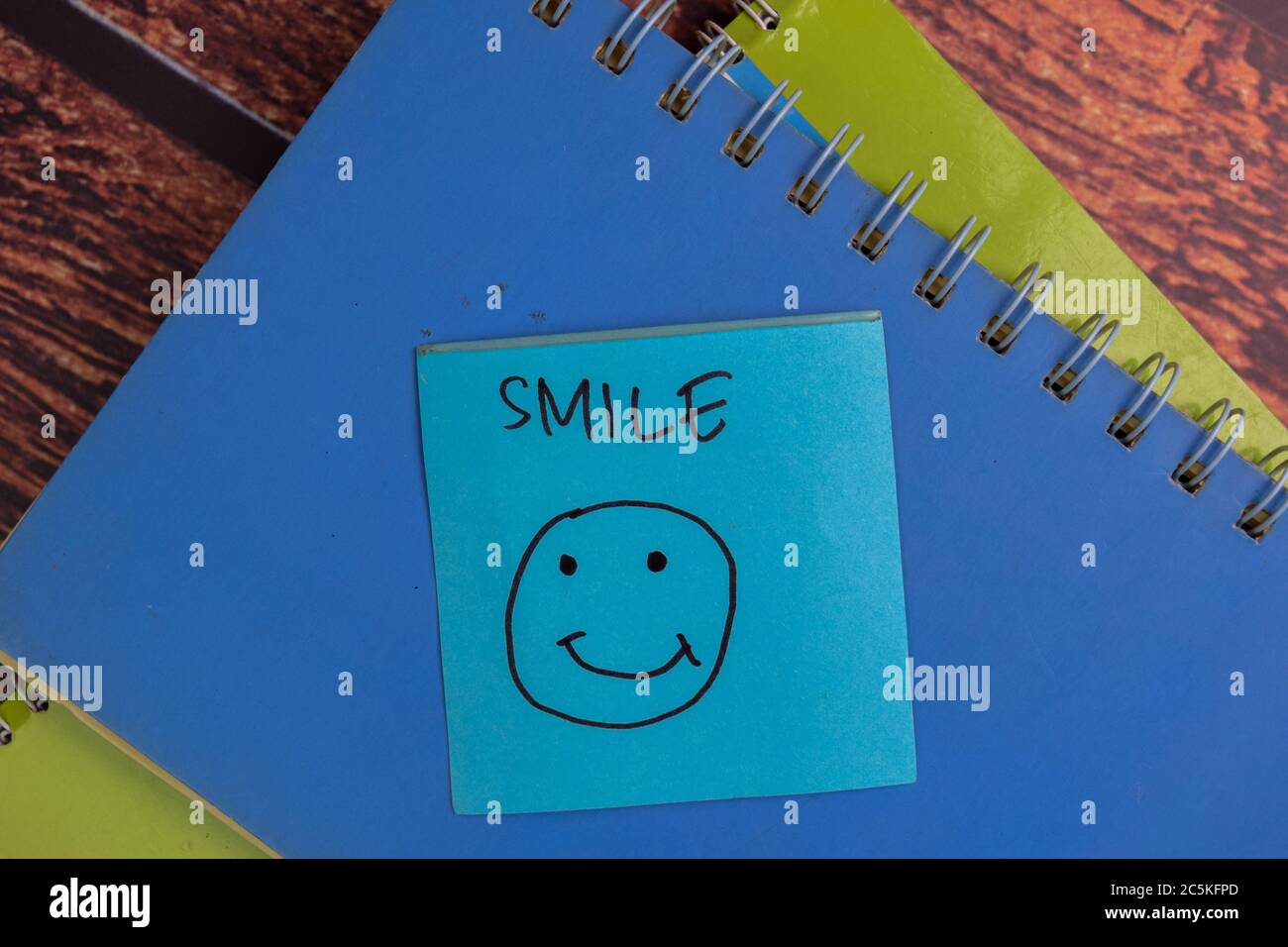 Smile face emoji text message hi-res stock photography and images - Alamy