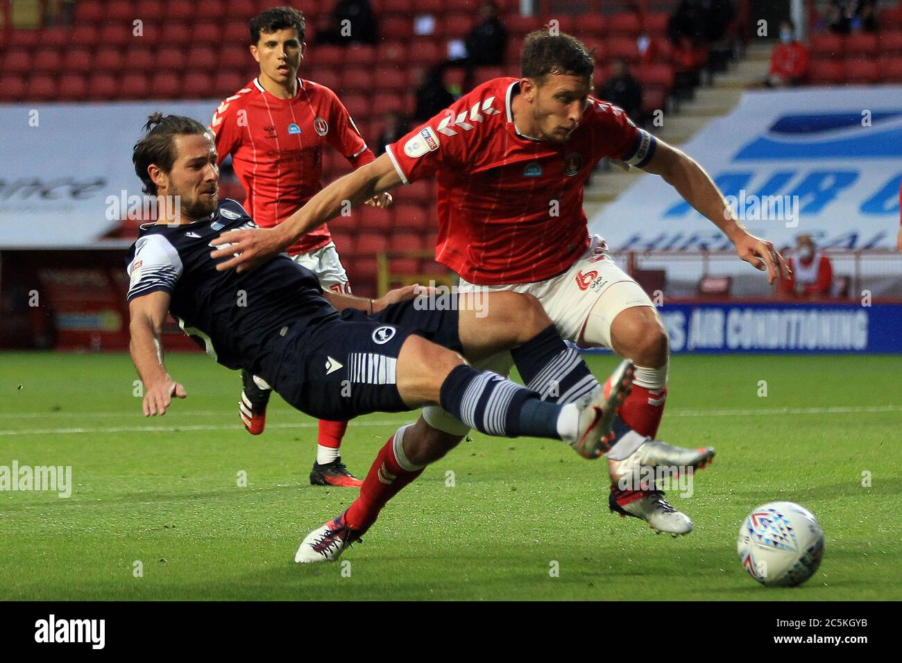 Jayson molumby of millwall battles hi-res stock photography and images ...