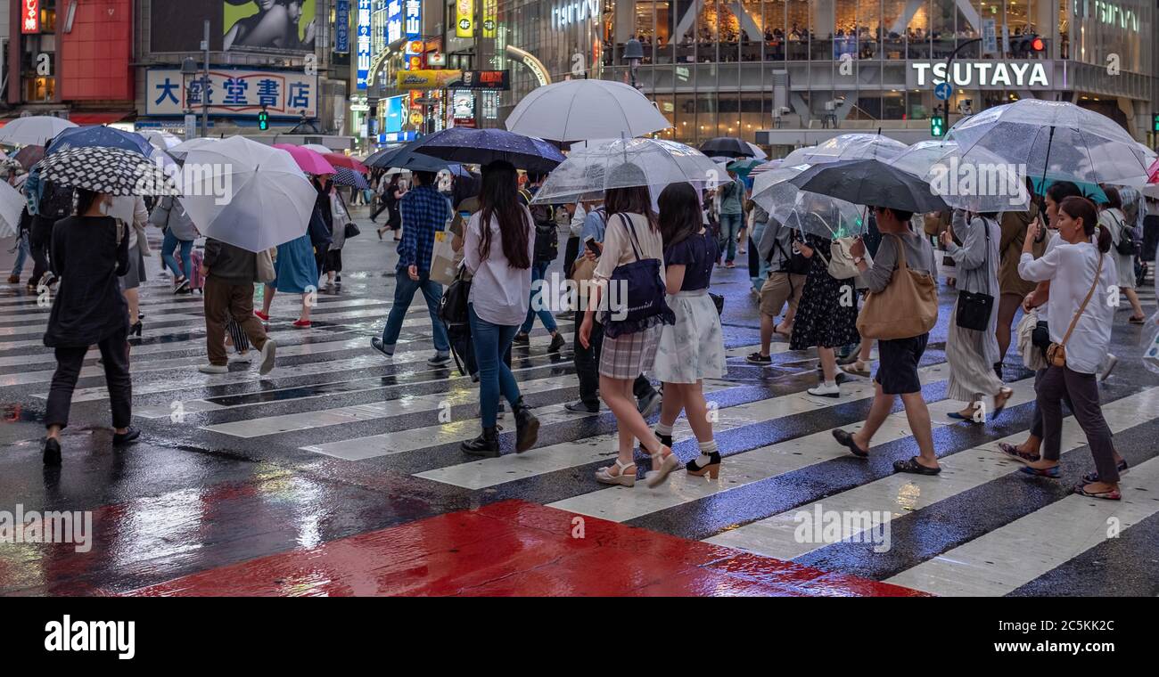 Pedestrian crowd walking across Shibuya scramble crossing during a ...