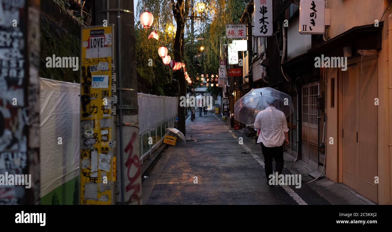 Japanese street in a rainy night hi-res stock photography and images ...