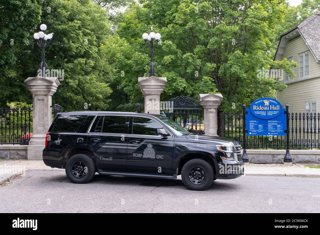 Law enforcement blocks the entrance to Rideau Hall, home of the ...