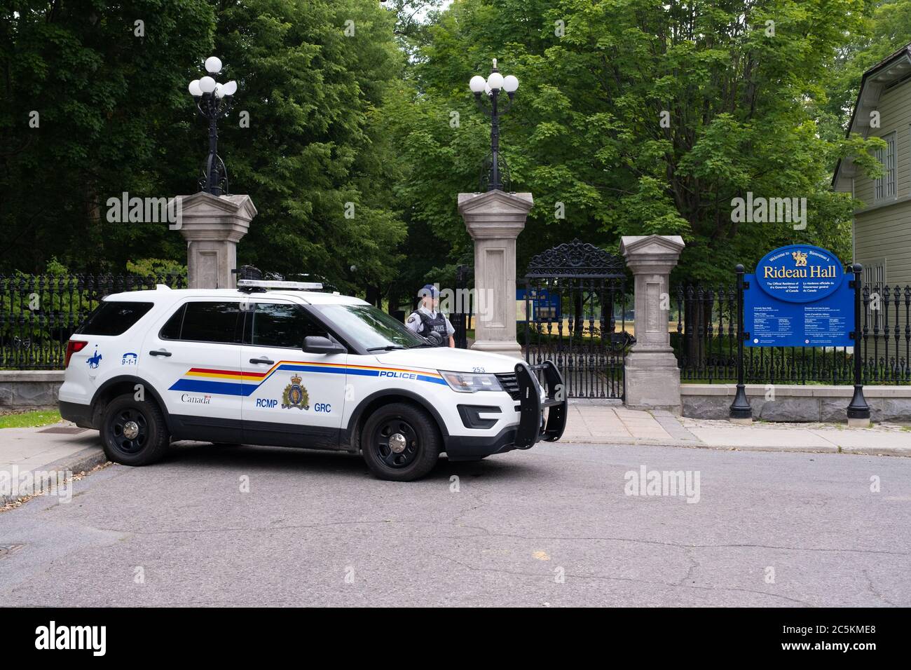 Law enforcement blocks the entrance to Rideau Hall, home of the ...
