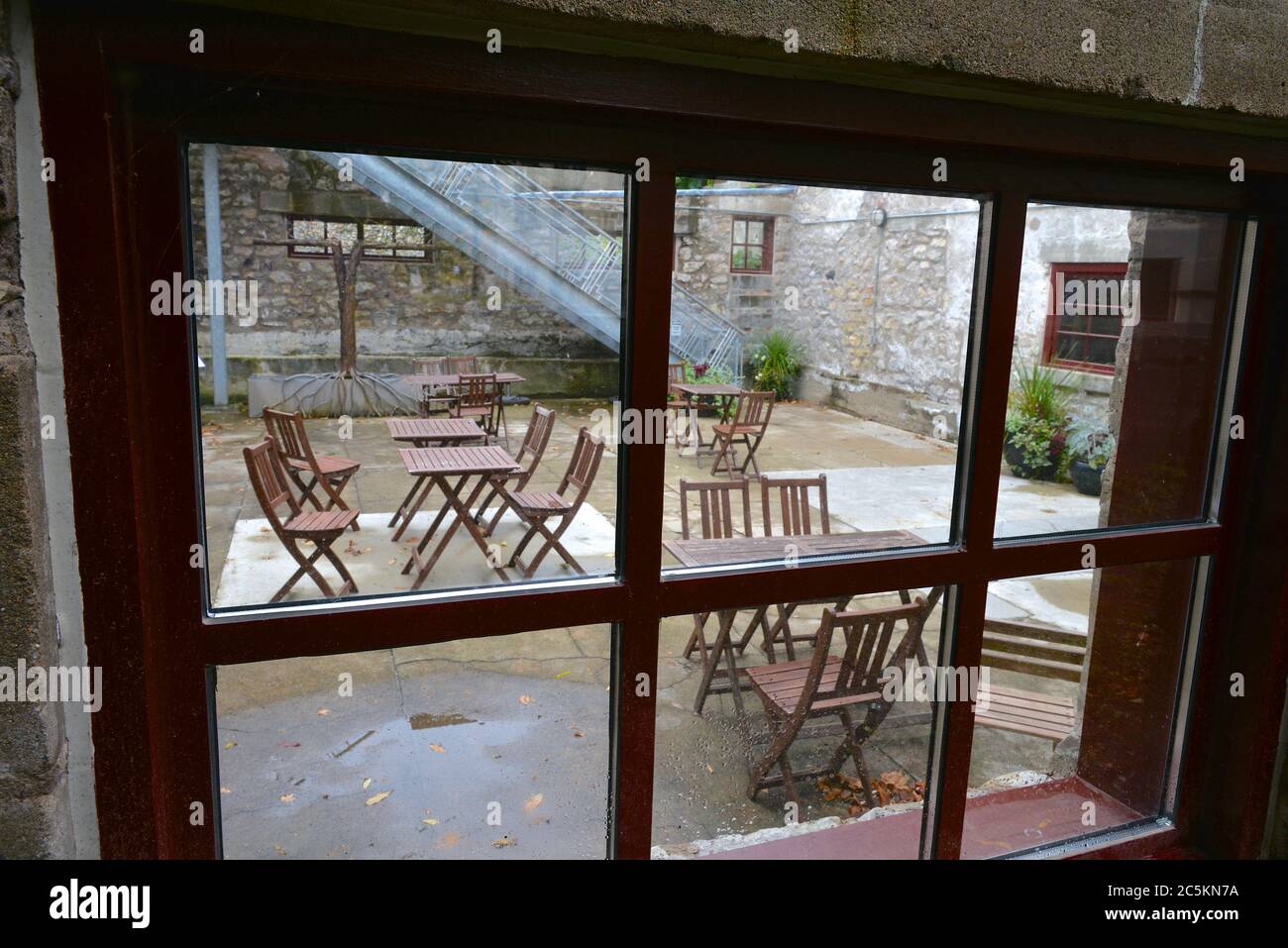 View through shop window hi-res stock photography and images - Alamy