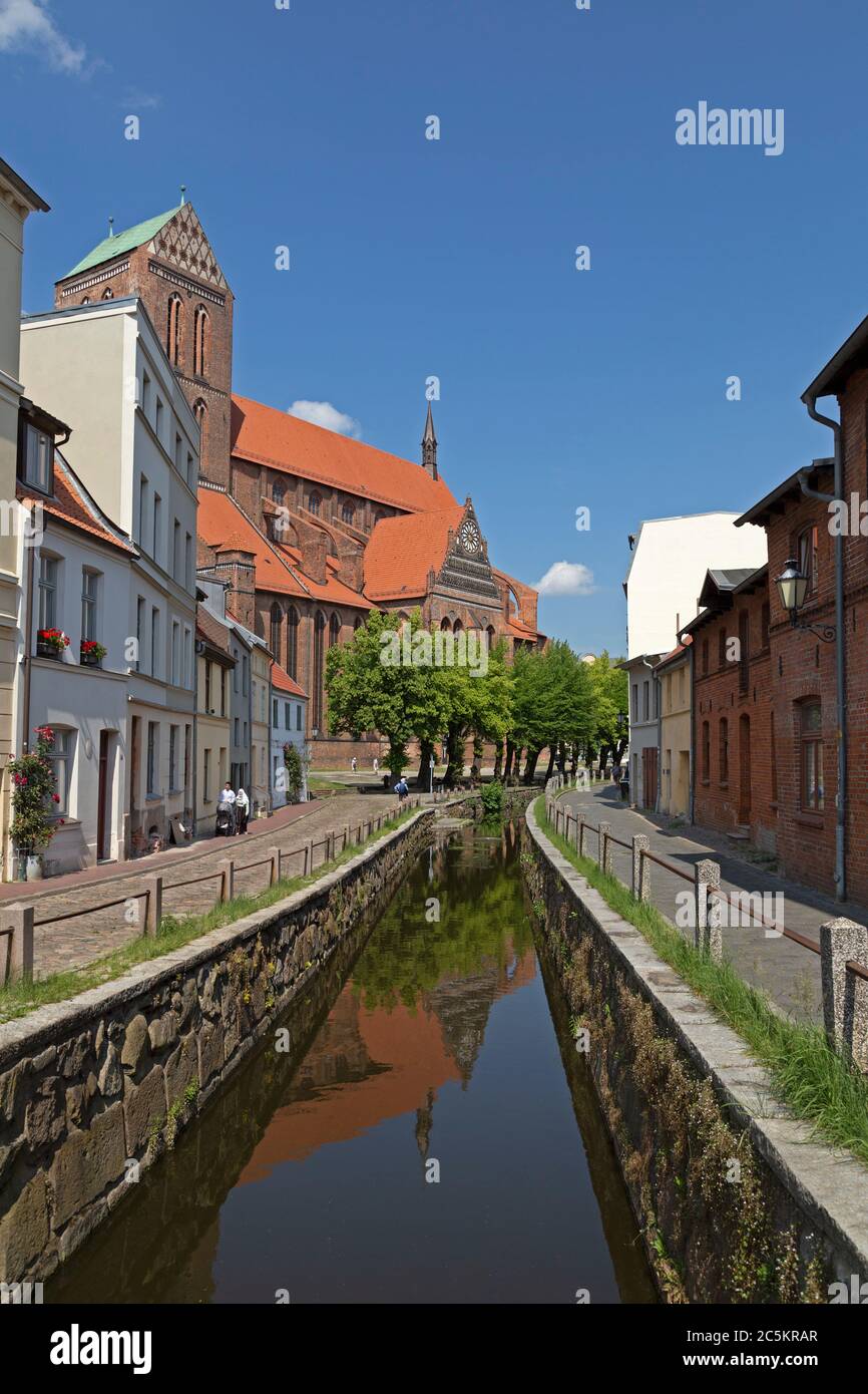 Grube hi-res stock photography and images - Alamy