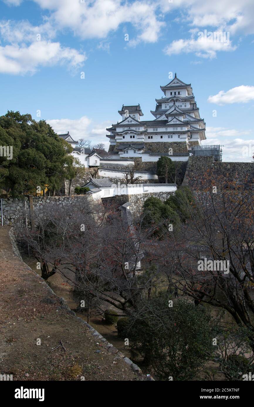 Beautiful white Himeji Castle in autumn season in Hyogo Prefecture ...