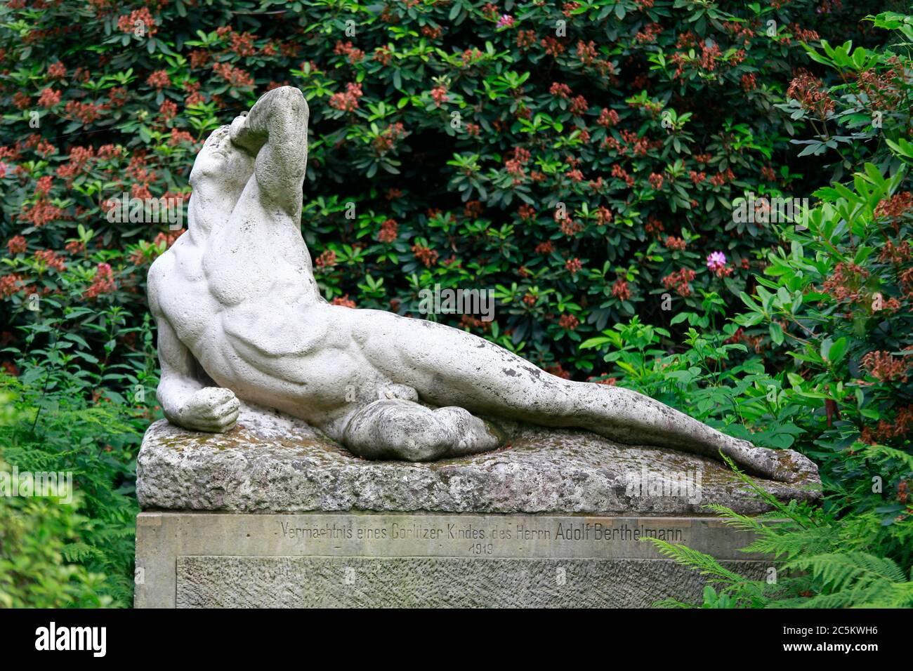 Die Statue Verzweiflung im Stadtpark von Görlitz von dem Bildhauer ...
