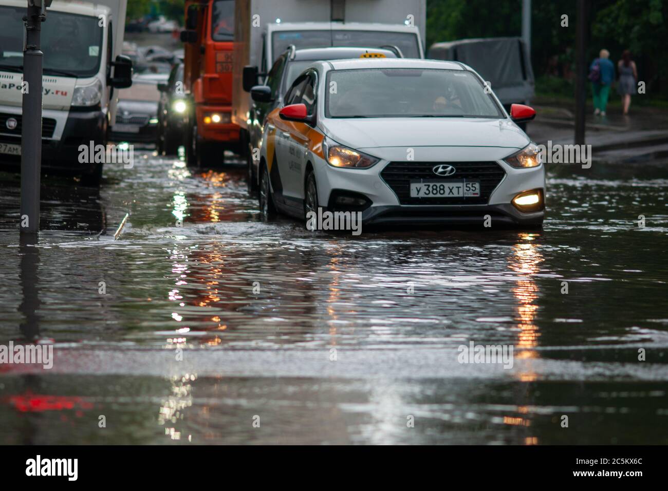 Car splashing puddle hi-res stock photography and images - Alamy