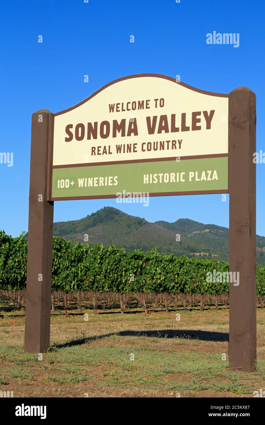 Winery welcome sign hi-res stock photography and images - Alamy