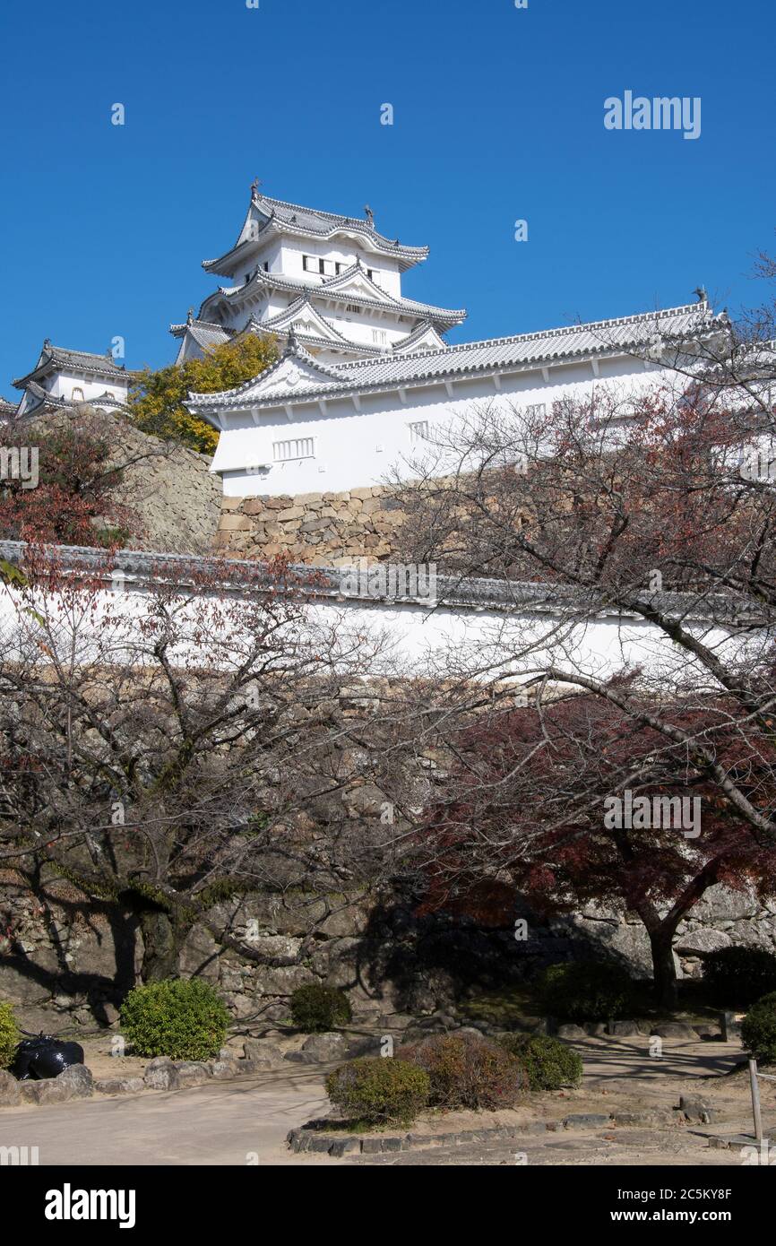 Beautiful white Himeji Castle in autumn season in Hyogo Prefecture ...