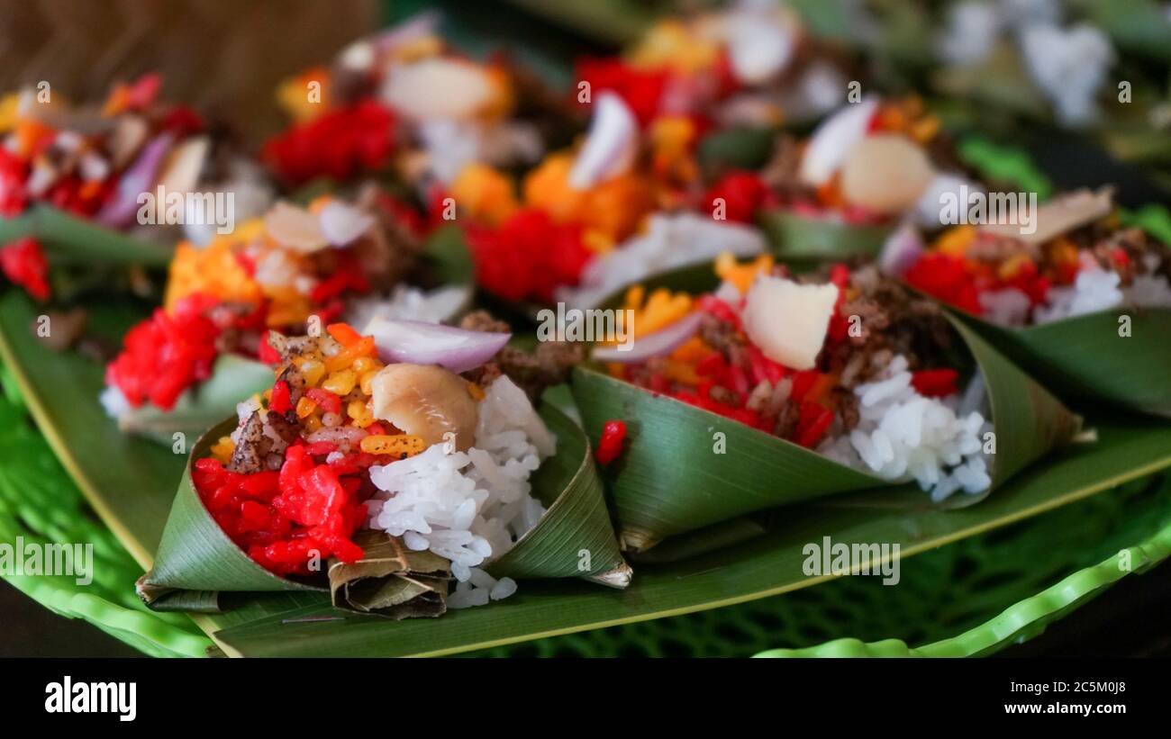 Hindu offerings in Bali Stock Photo - Alamy