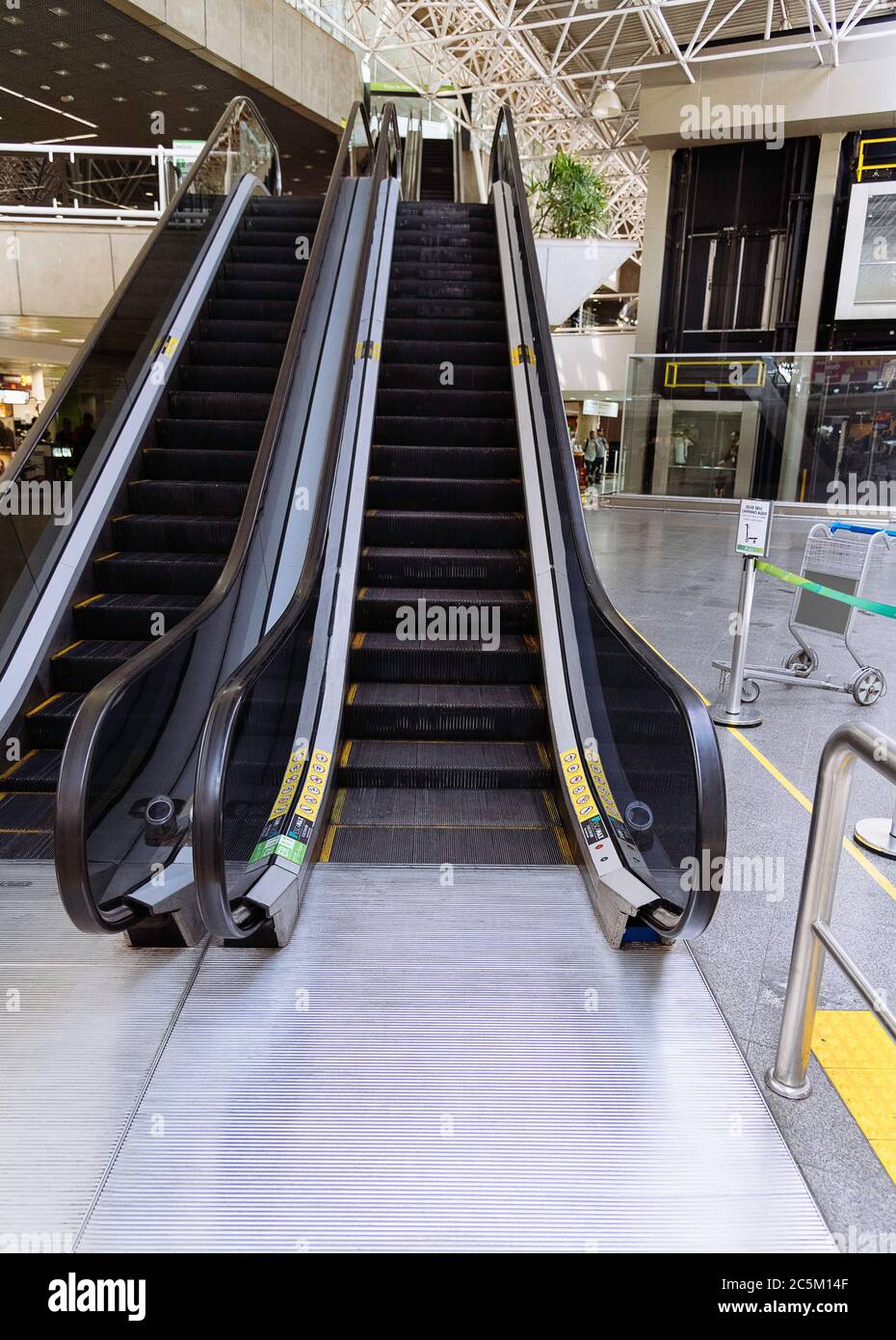 Empty escalators hi-res stock photography and images - Alamy