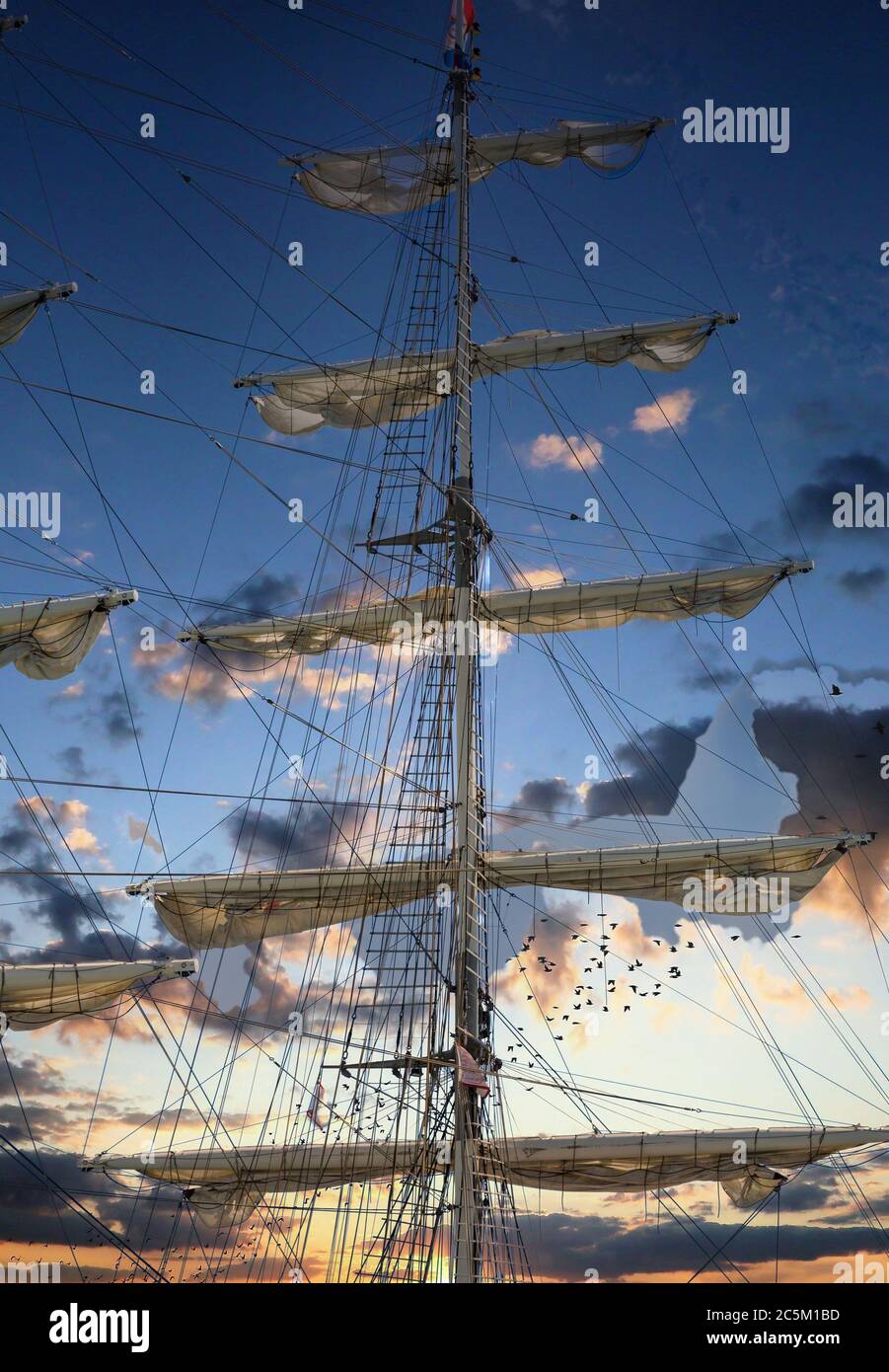 Fore mast hi-res stock photography and images - Alamy