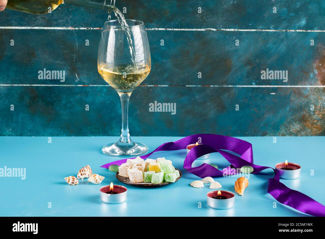 Putting into glass hi-res stock photography and images - Alamy