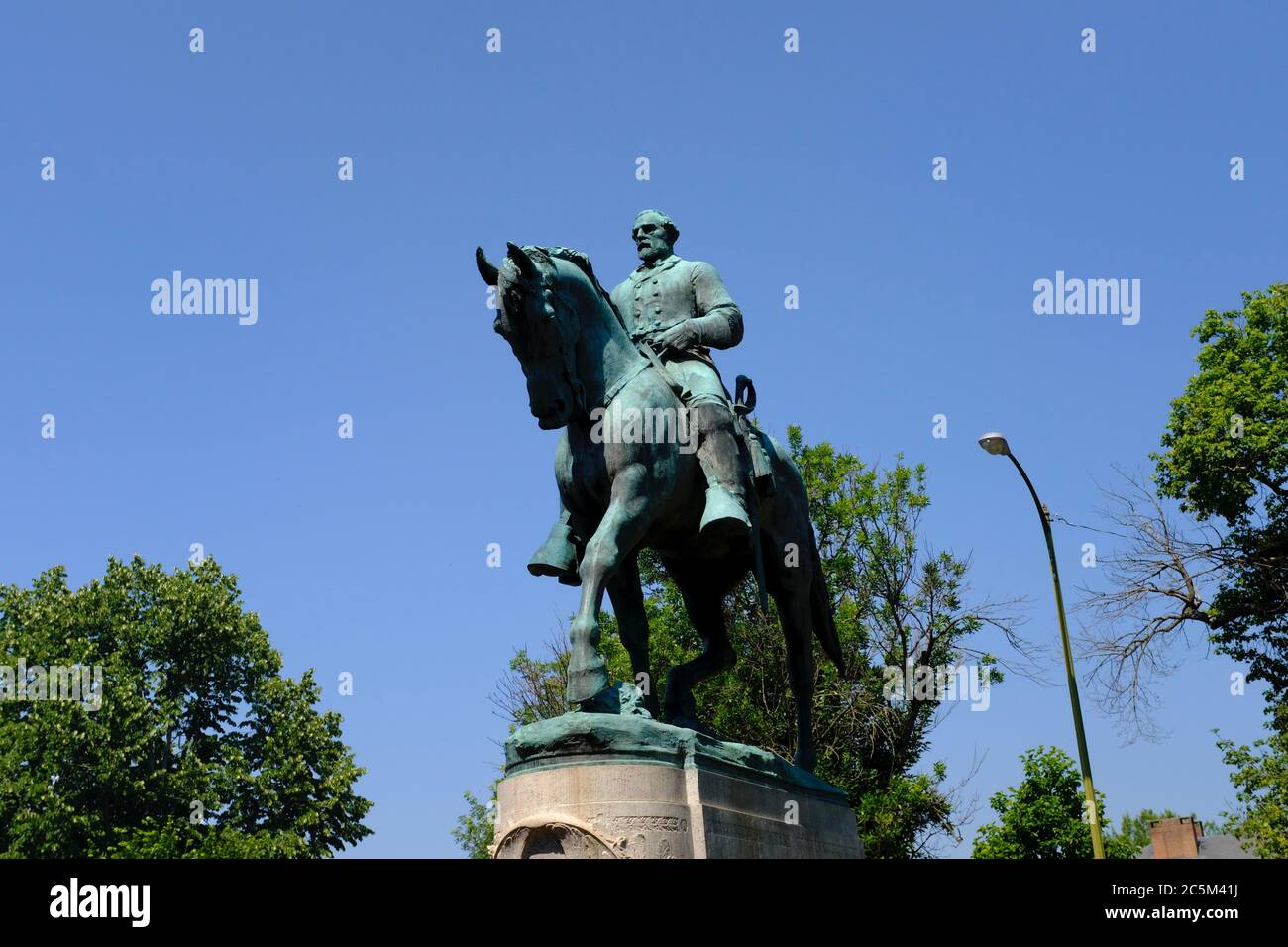 Robert E Lee Statue in Market Square Park in Charlottesville, Virginia ...