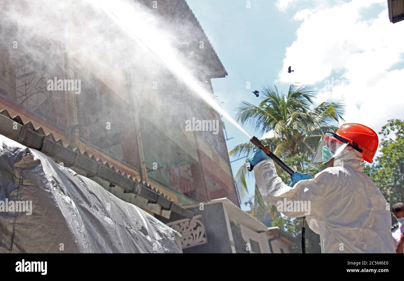 Colombo, Sri Lanka. 17th Apr, 2020. Sri Lankan fire brigade personnel ...