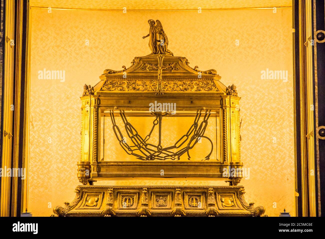 The reliquary holding the chains in Basilica di San Pietro Vincoli ...