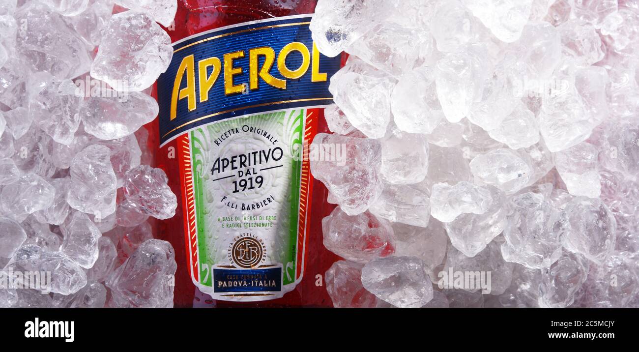 Aperol bottle hi-res stock photography and images - Alamy