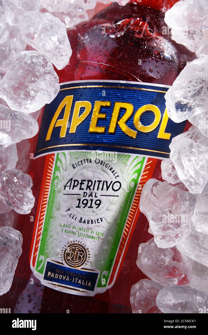 Aperol spritz bottle hi-res stock photography and images - Alamy
