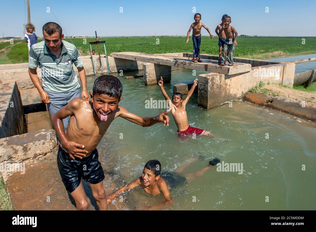 Syrian boys hi-res stock photography and images - Alamy