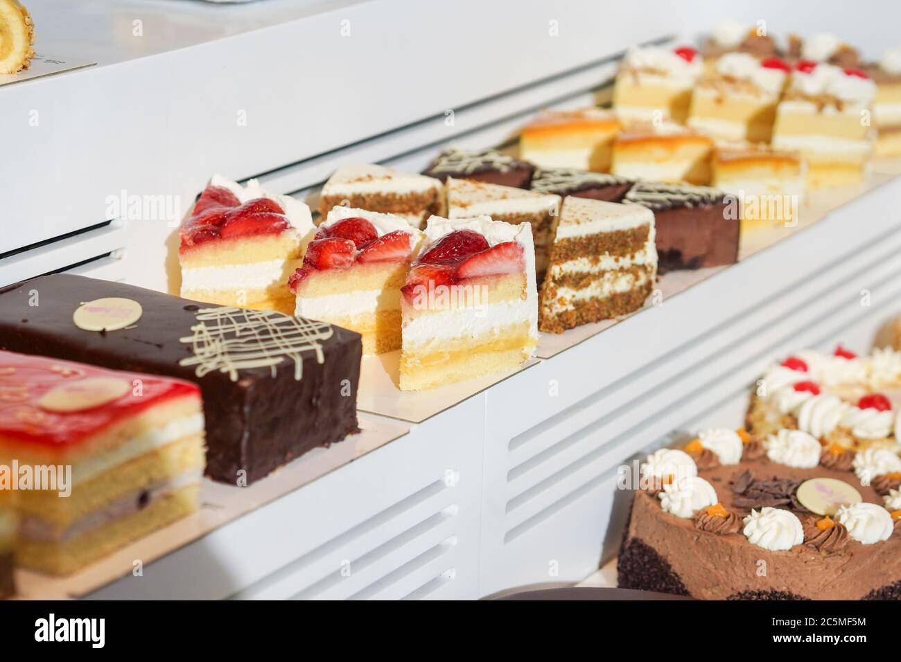 Cakes in the window of a bakery Stock Photo - Alamy
