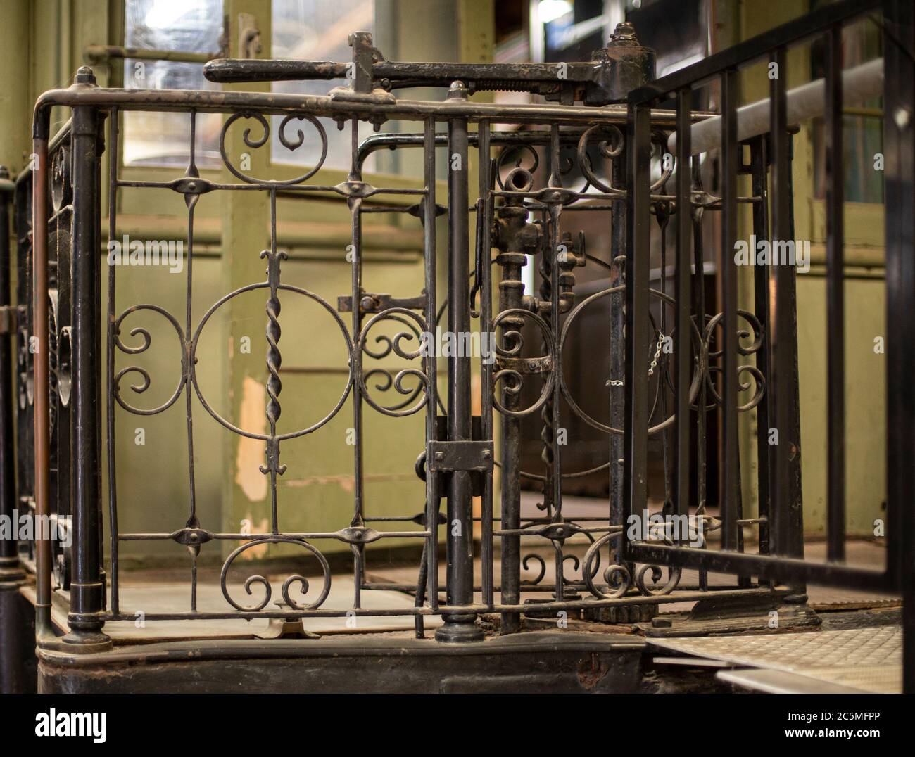 Steam engine throttle valve hi-res stock photography and images - Alamy