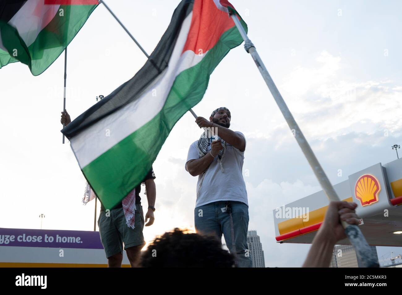 Pro palestinian protesters waving hi-res stock photography and images ...