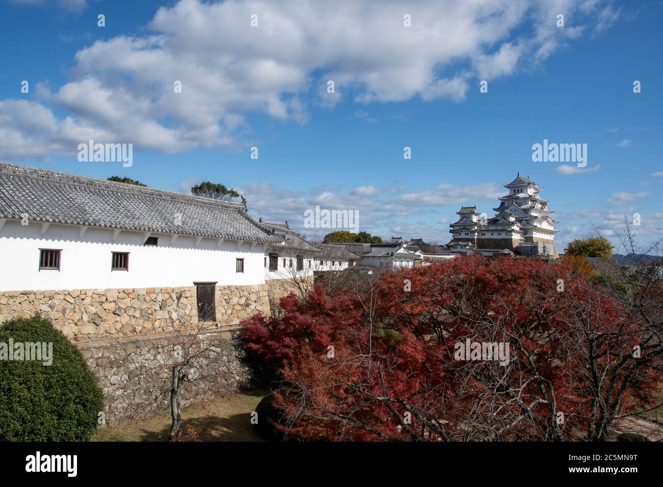 Beautiful white Himeji Castle in autumn season in Hyogo Prefecture ...