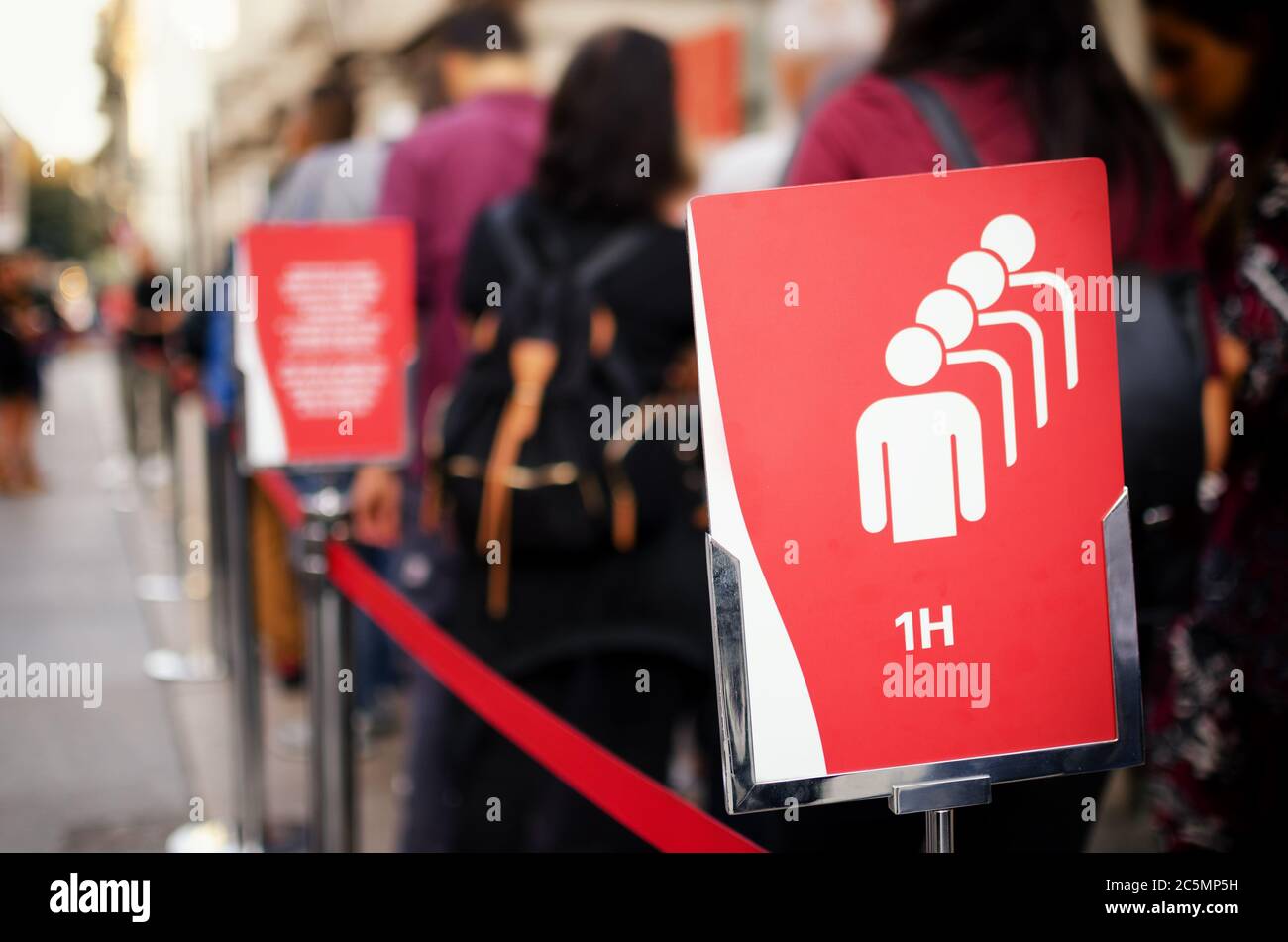 Queue line rope barrier hi-res stock photography and images - Alamy
