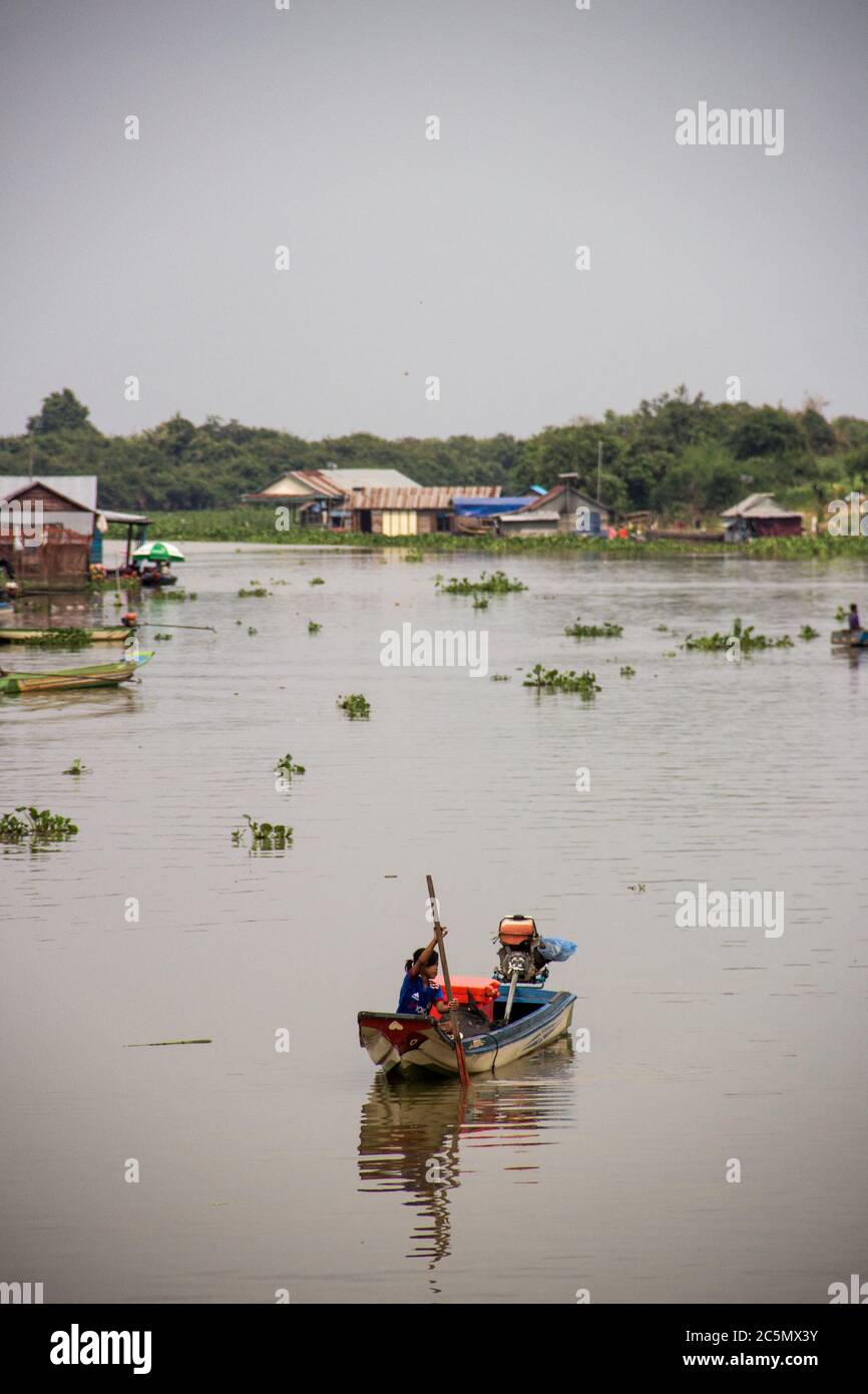 KHM - ENV - TONLE SAP Portrait of the Tonle Sap region, the largest ...