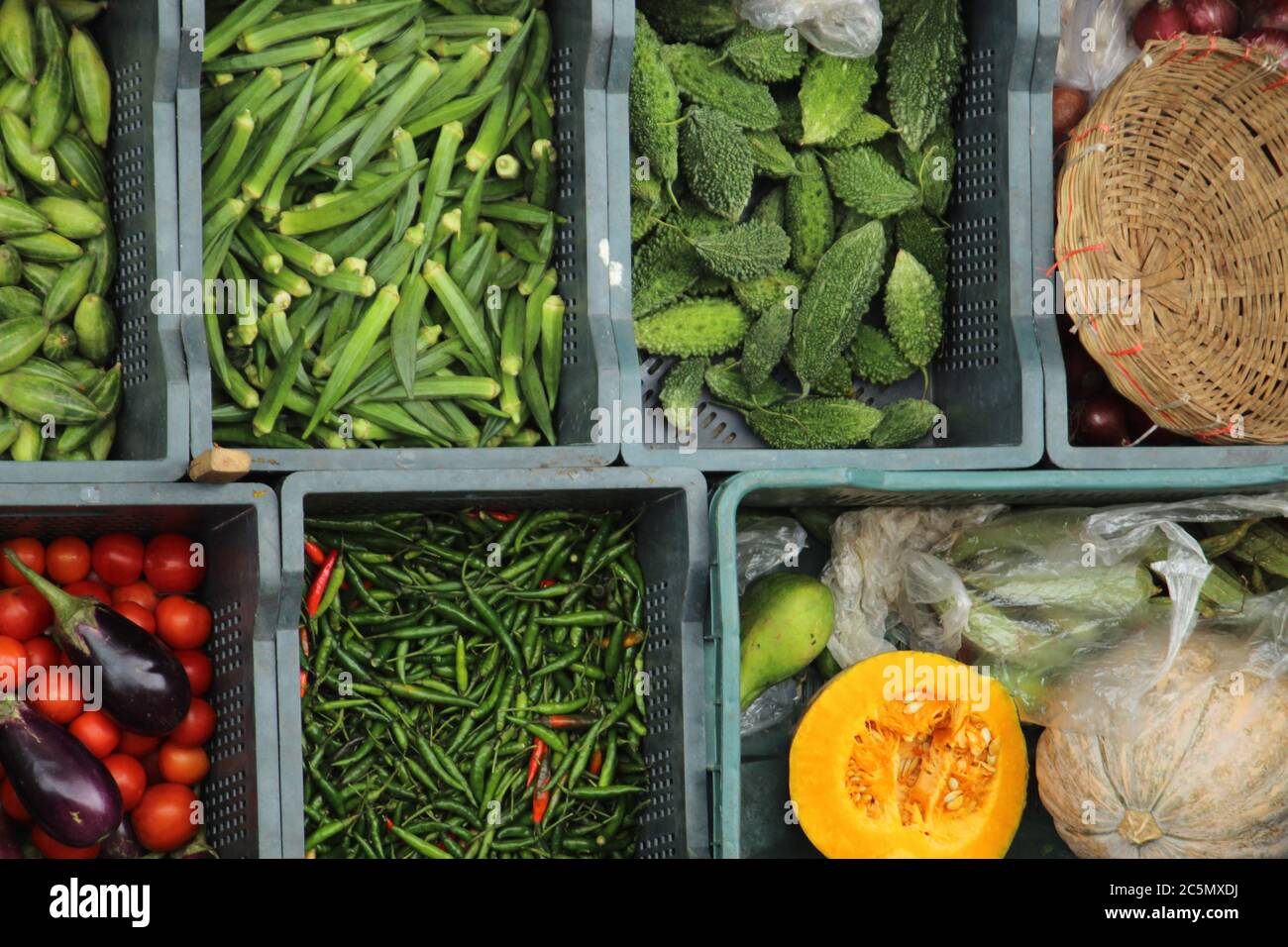 Vegetable boxes hi-res stock photography and images - Alamy