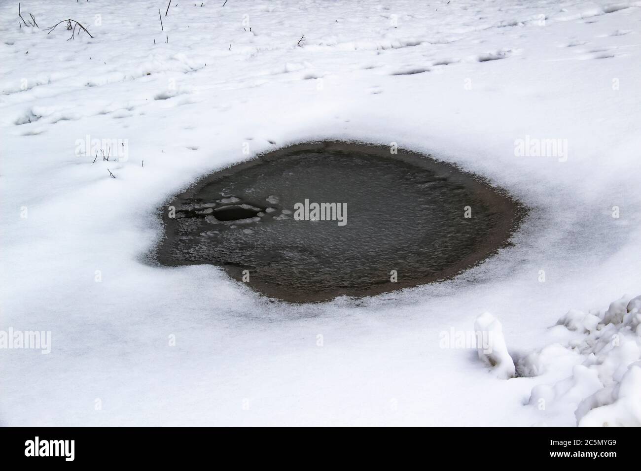 Ice patterns in a frozen puddle of water hi-res stock photography and ...