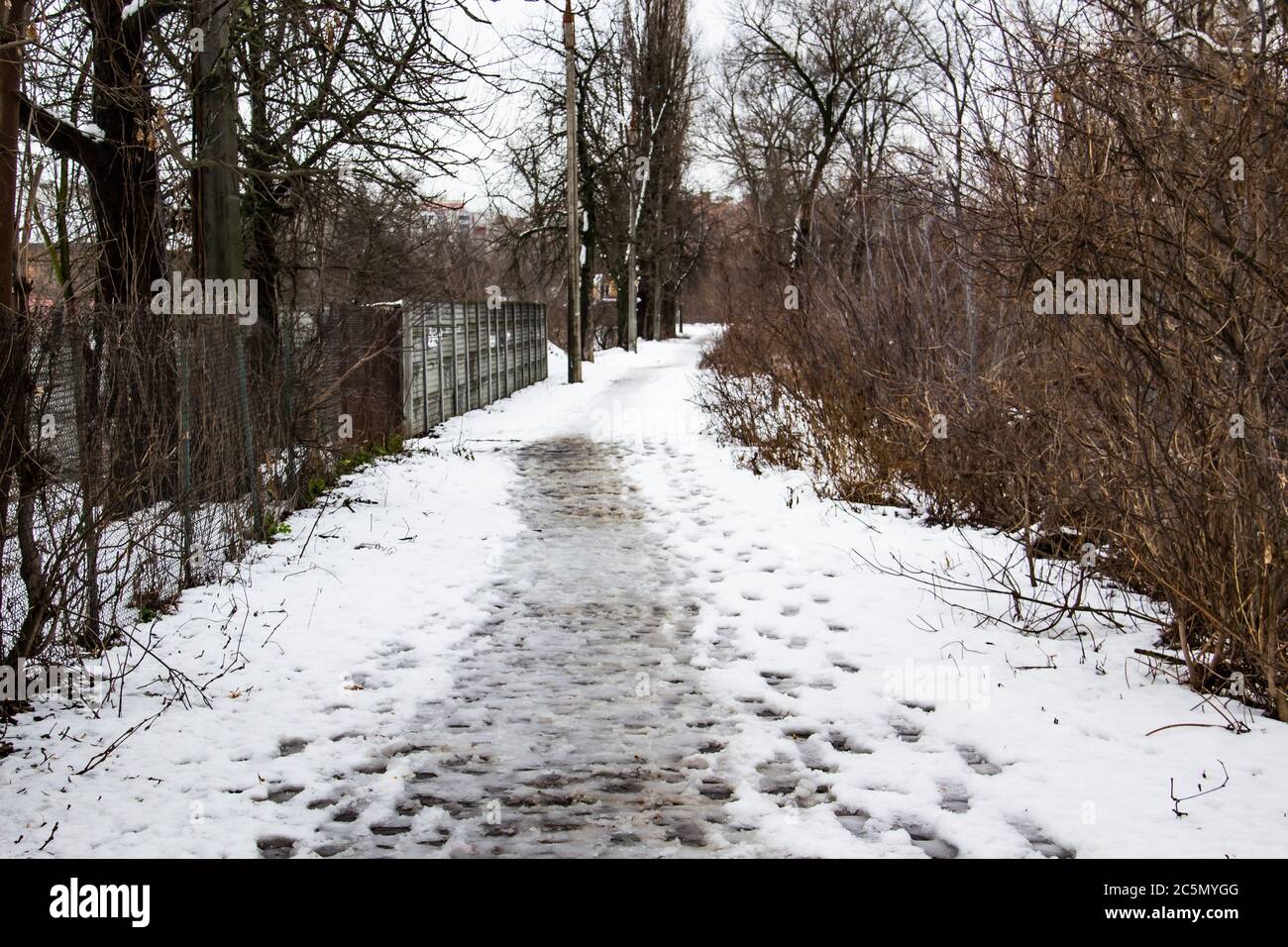 Snowy dirt road hi-res stock photography and images - Alamy