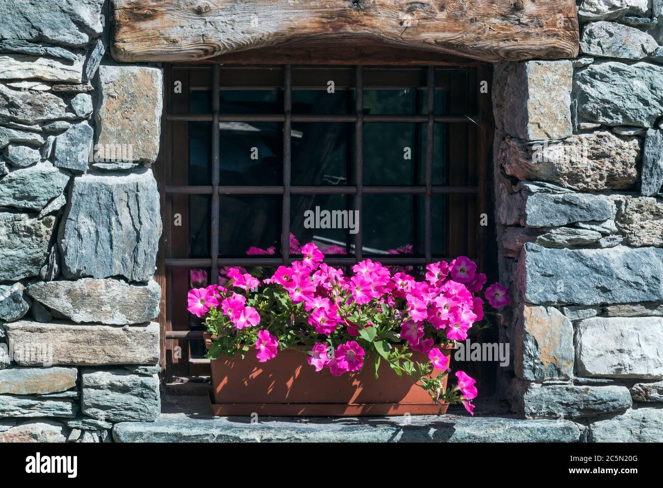 Alpine window box hi-res stock photography and images - Alamy