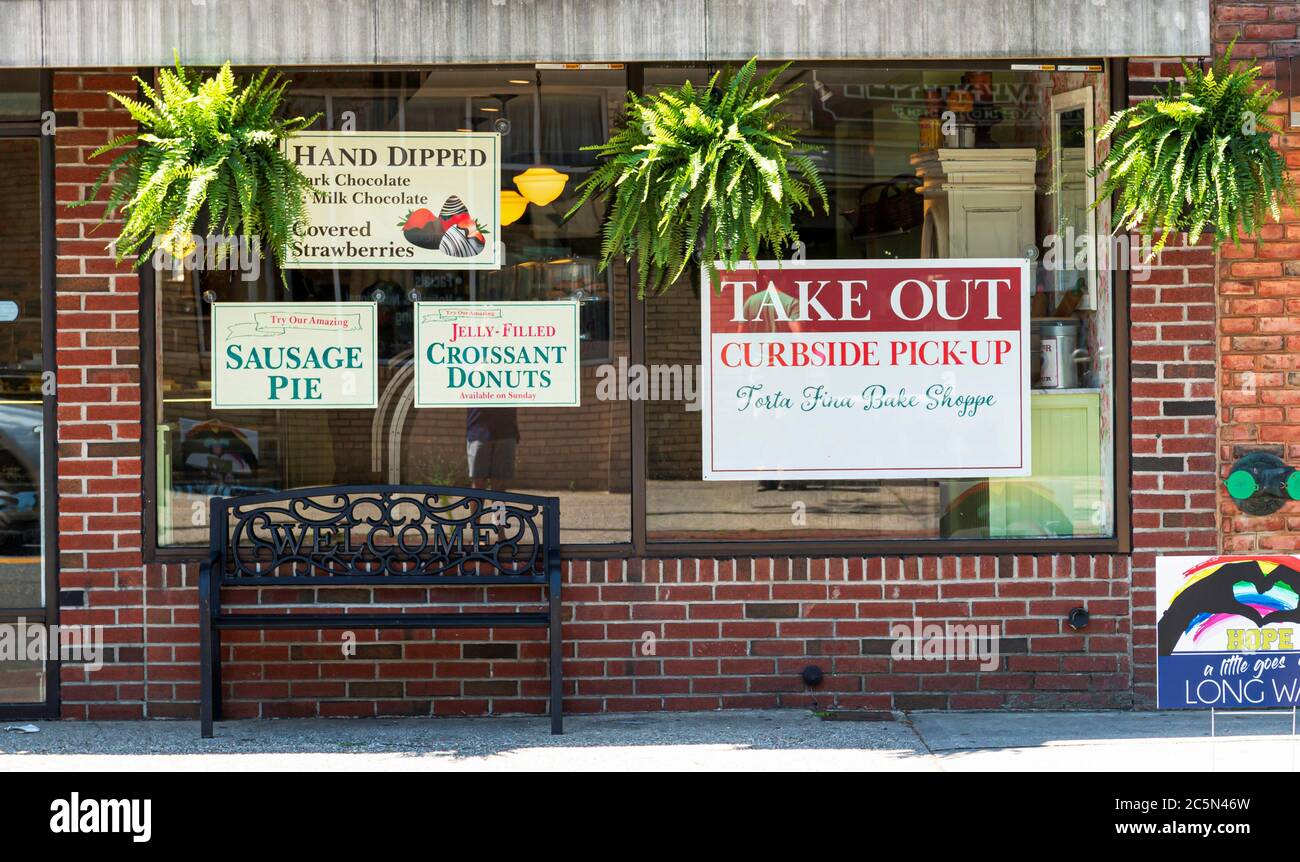 Open door to bakery hi-res stock photography and images - Alamy