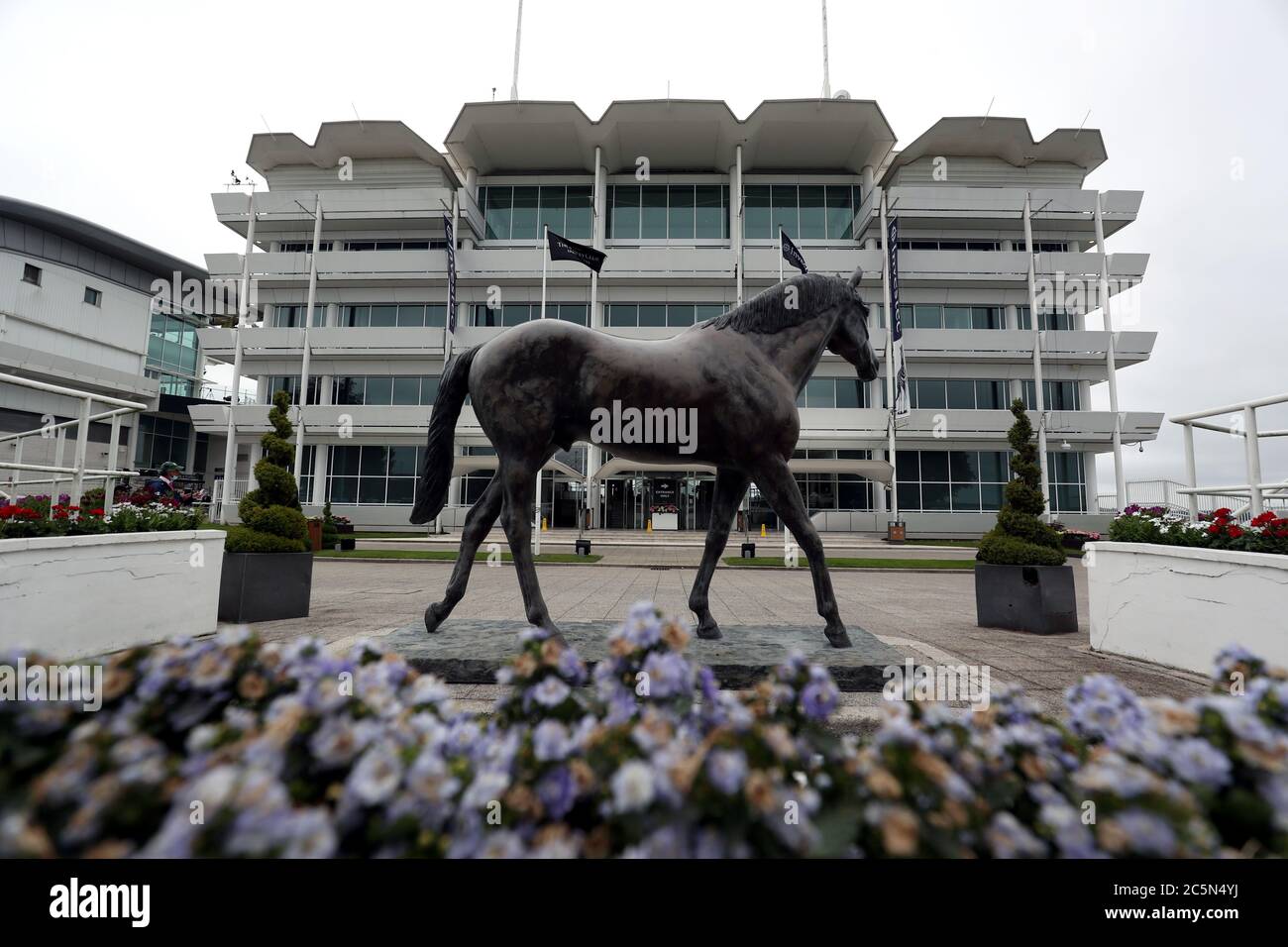 Race Horse Statue at the Grandstand in Epsom Downs Stock Photo - Alamy