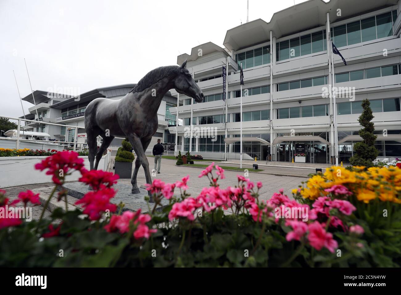 Race Horse Statue at the Grandstand in Epsom Downs Stock Photo - Alamy