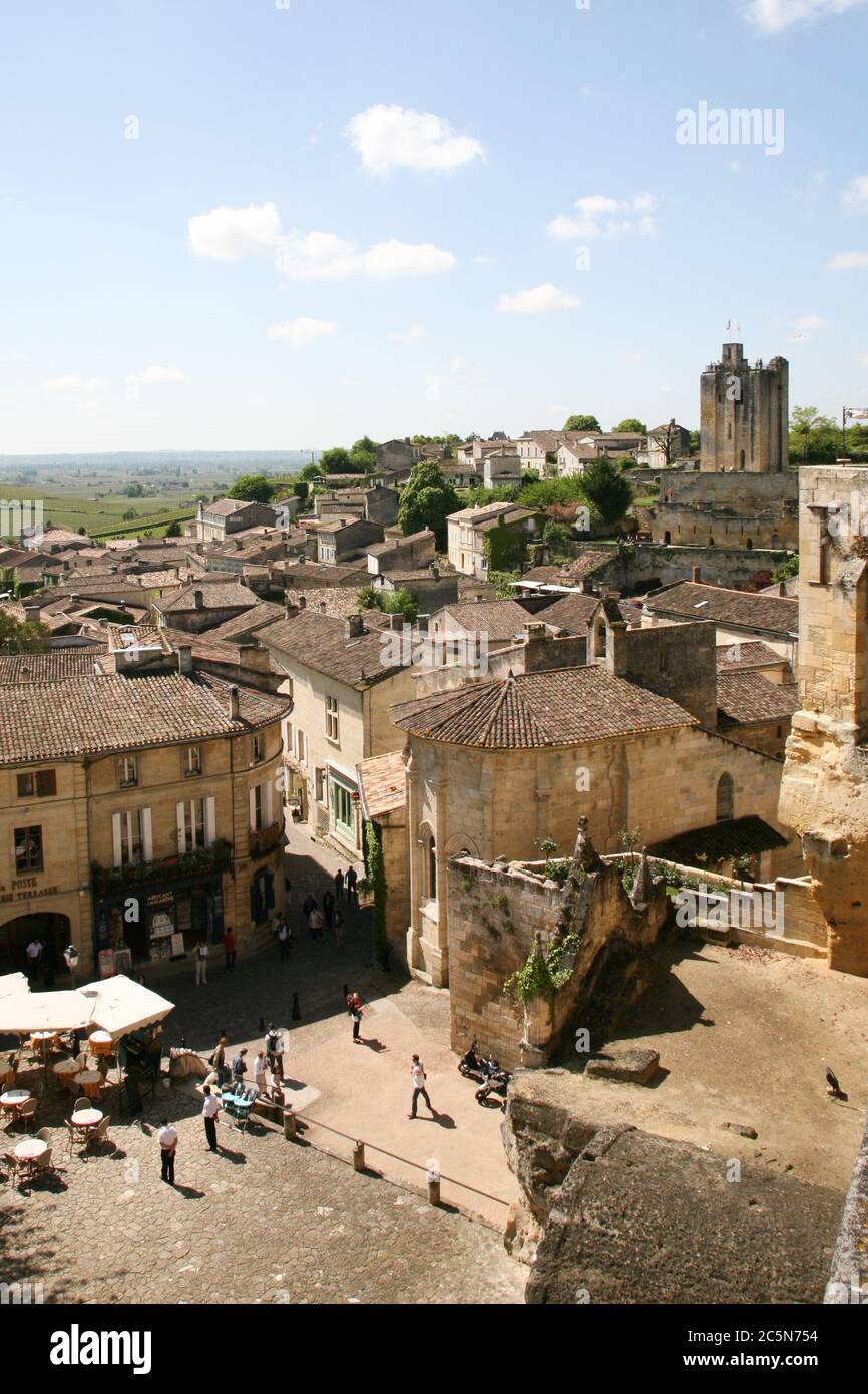 Saint emilion center town scenery hi-res stock photography and images ...