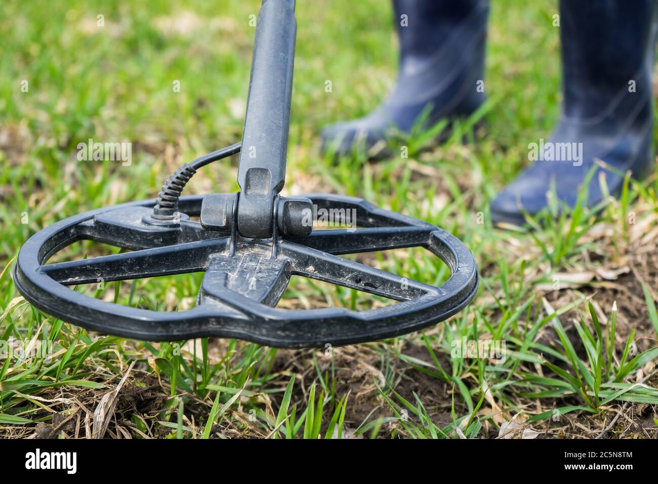 Metal searches hi-res stock photography and images - Alamy