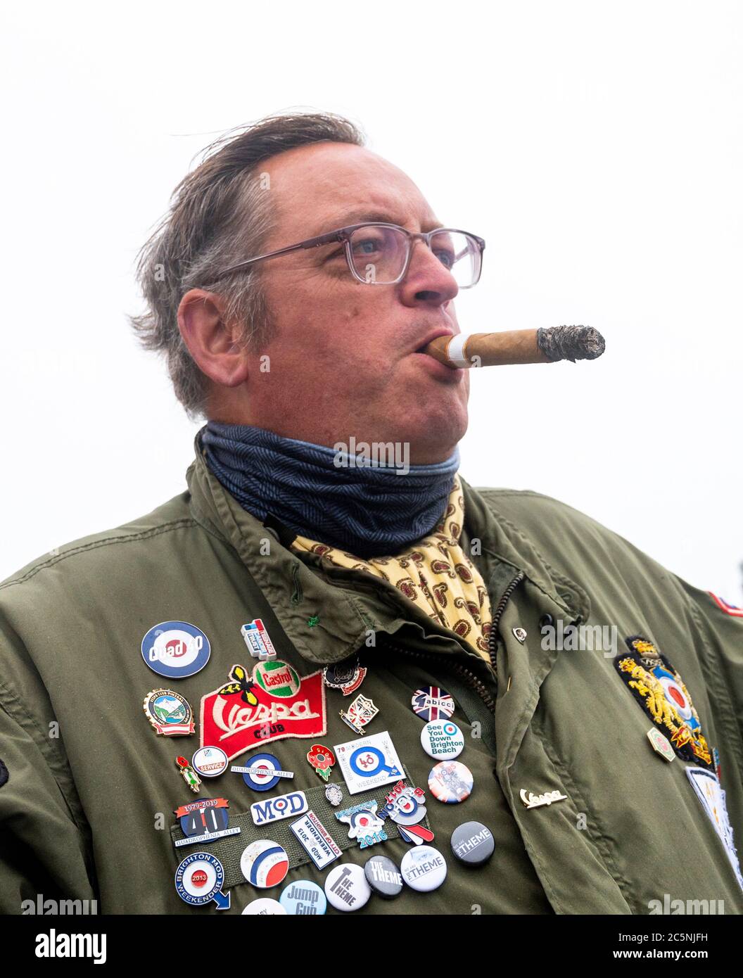 Man smoking large cigar hi-res stock photography and images - Alamy