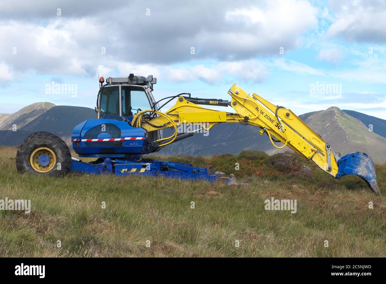 'Spider' digger on Maiden Moor in the Lake District National Park ...