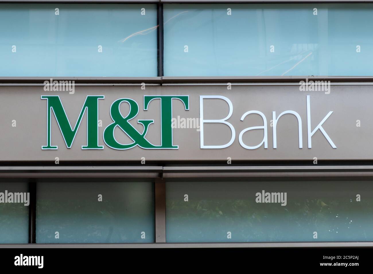 M and t bank logo hi-res stock photography and images - Alamy