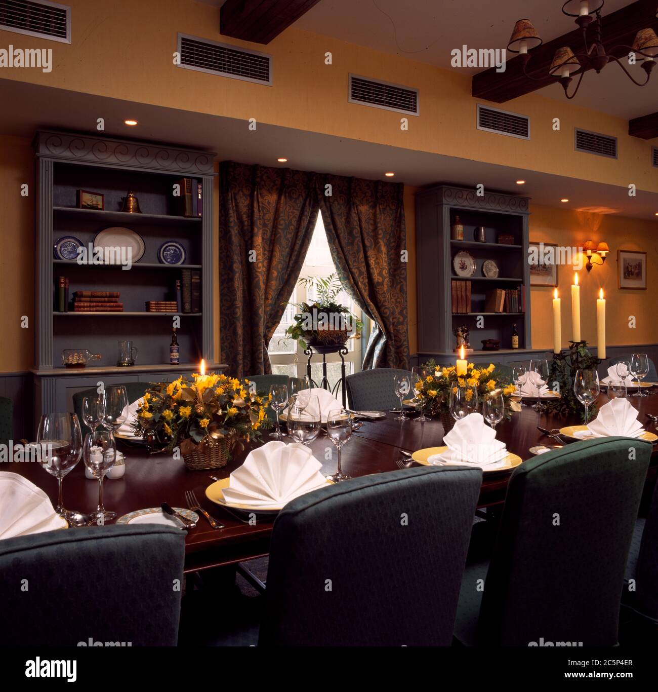 Designer diningroom set for formal dinner Stock Photo - Alamy