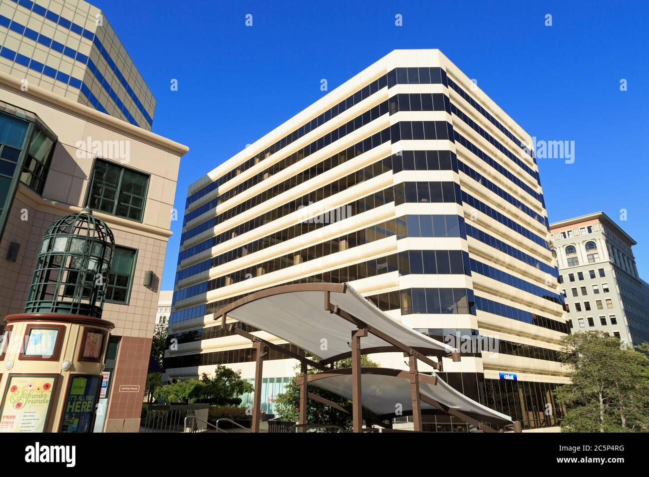 California shopping center hi-res stock photography and images - Alamy