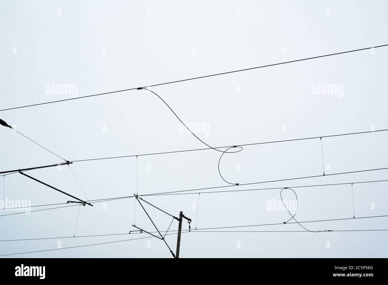 Overhead line hi-res stock photography and images - Alamy